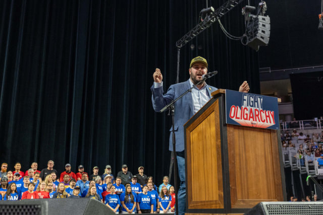 6K Pack Sen. Bernie Sanders' Fort Worth Rally - Fort Worth Weekly